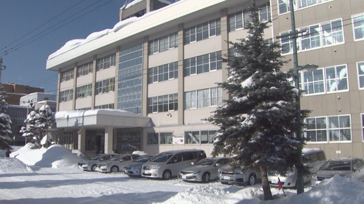 寒天丟女嬰車內3.5小時只顧玩彈珠機 日本17歲母親與丈夫被捕 | am730